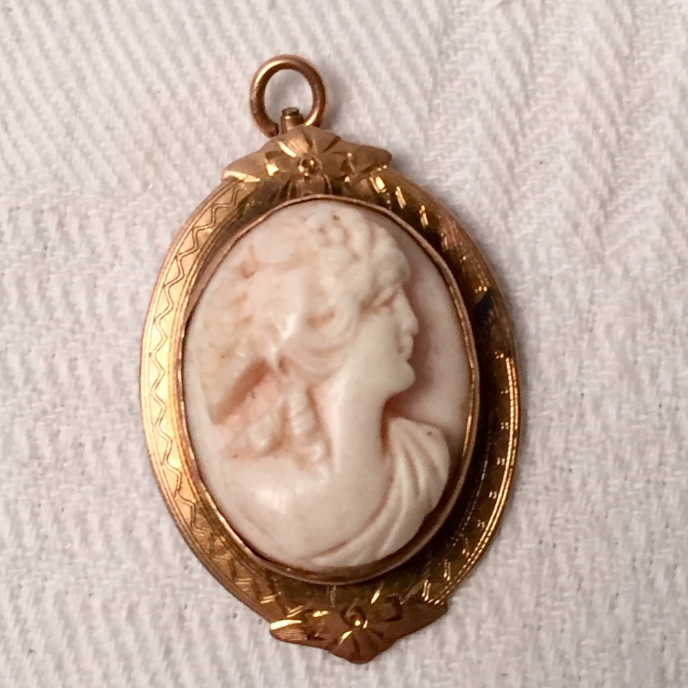 Small Antique Cameo Brooch With 10k Gold Bezel - Late… - Gem